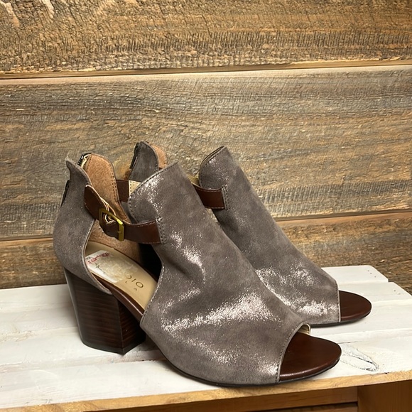 Isola | Shoes | Studio Isola Lillith Suede Upper Heel Sandal Booties ...